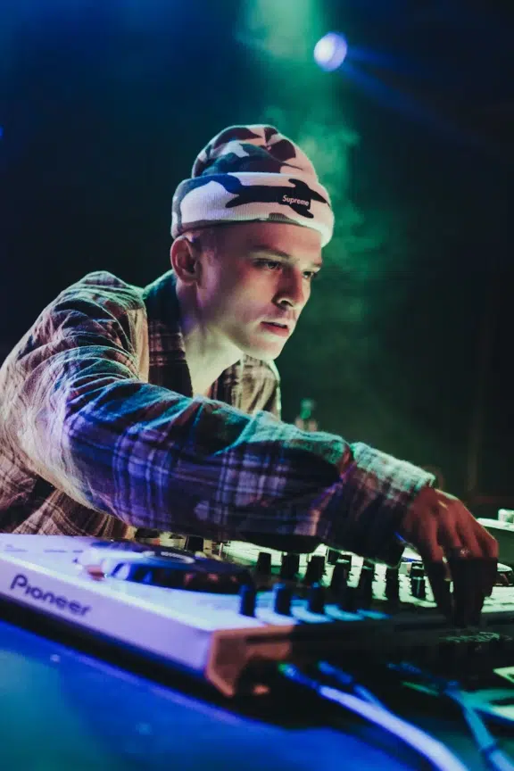 Curso de DJ Profesional online | CEAC